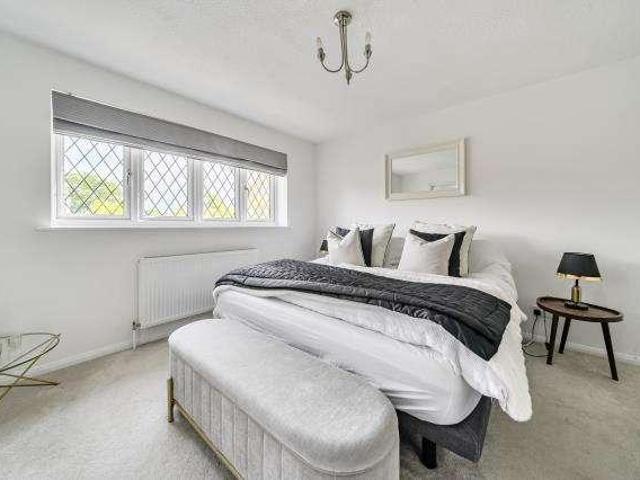 6 bed house for sale