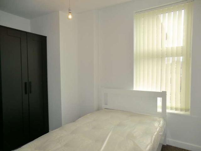 6 bed house for sale