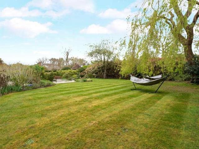 6 bed house for sale