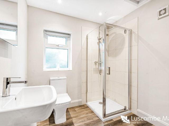 6 bed house for sale