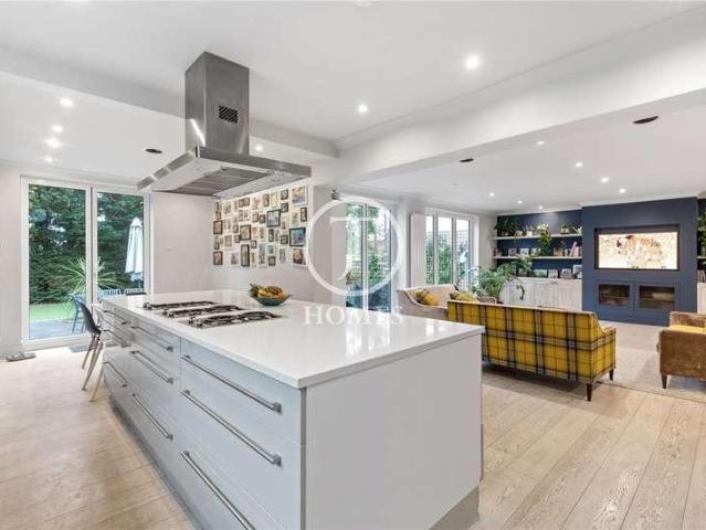 6 bed house for sale