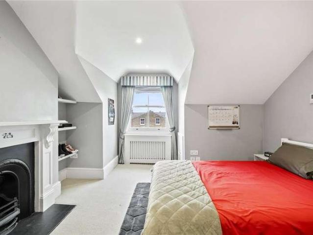 6 bed house for sale