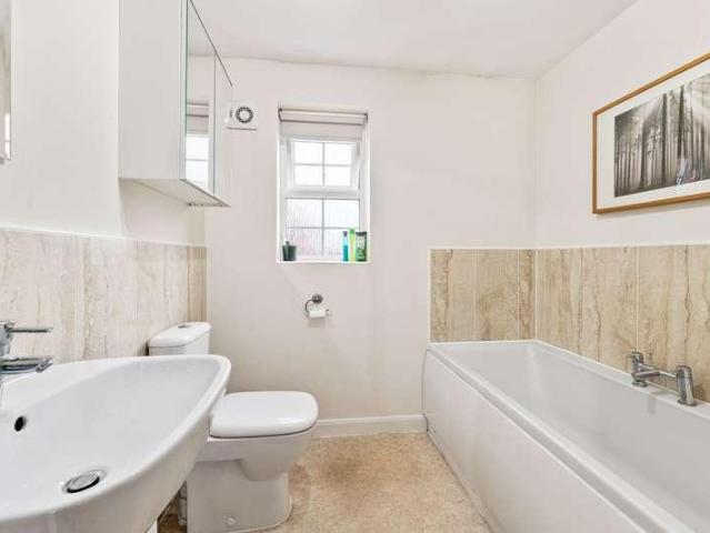 6 bed house for sale