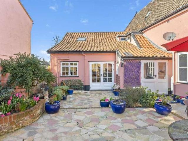 6 bed house for sale