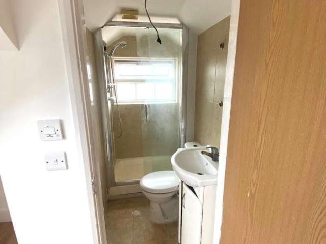 6 bed house for sale