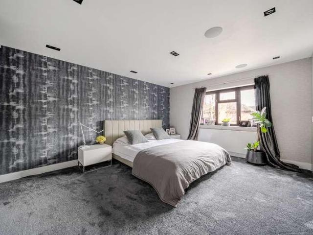 6 bed house for sale
