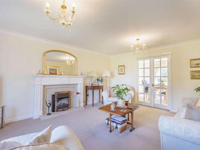 6 bed house for sale