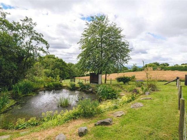 6 bed house for sale