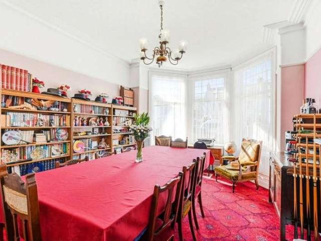 6 bed house for sale