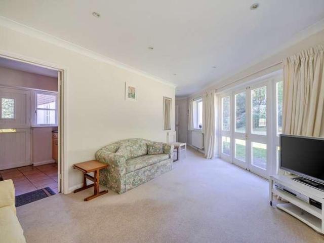 6 bed house for sale