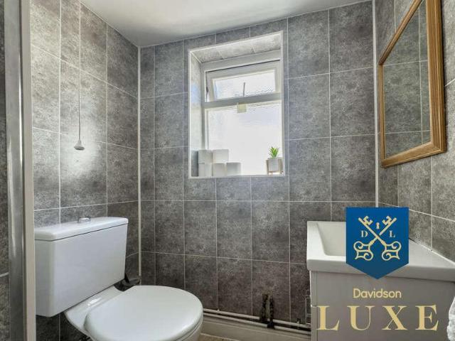 9 bed house for sale