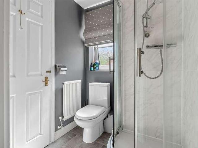 6 bed house for sale