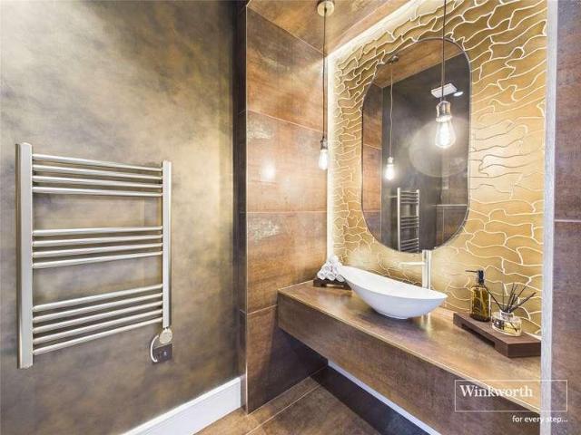 6 bed house for sale