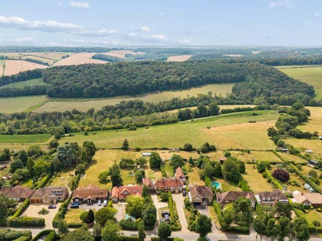 6 bed house for sale