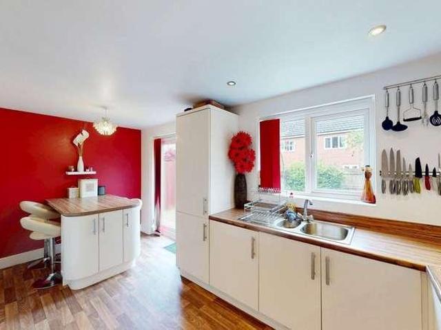 6 bed house for sale
