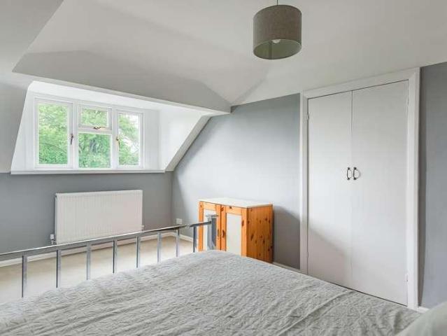 6 bed house for sale