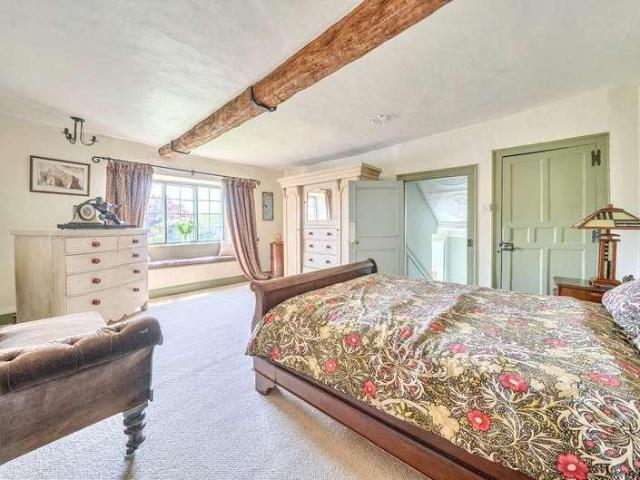 6 bed house for sale