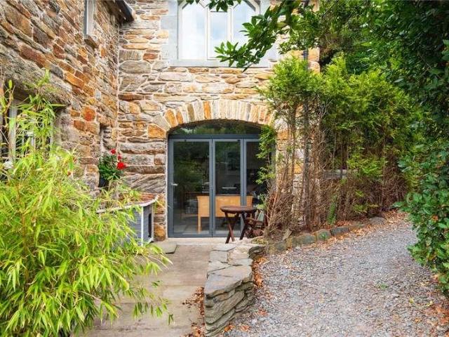 6 bed house for sale