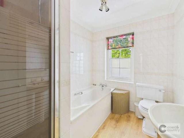 6 bed house for sale
