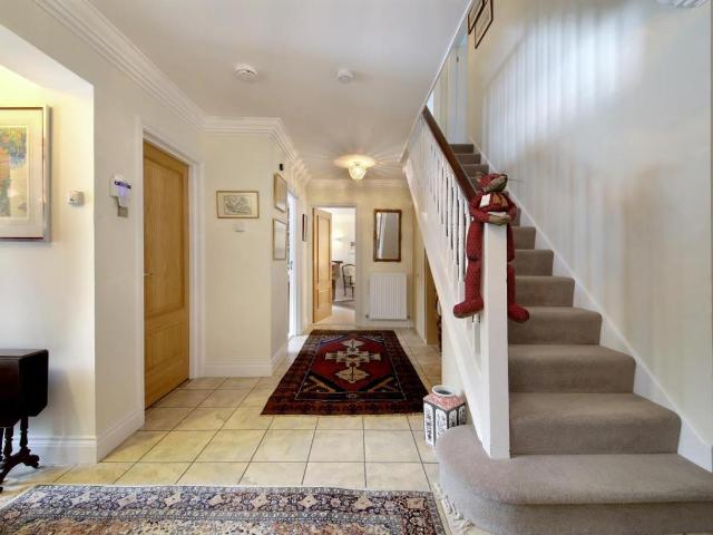 6 bed house for sale