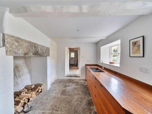 6 bed house for sale