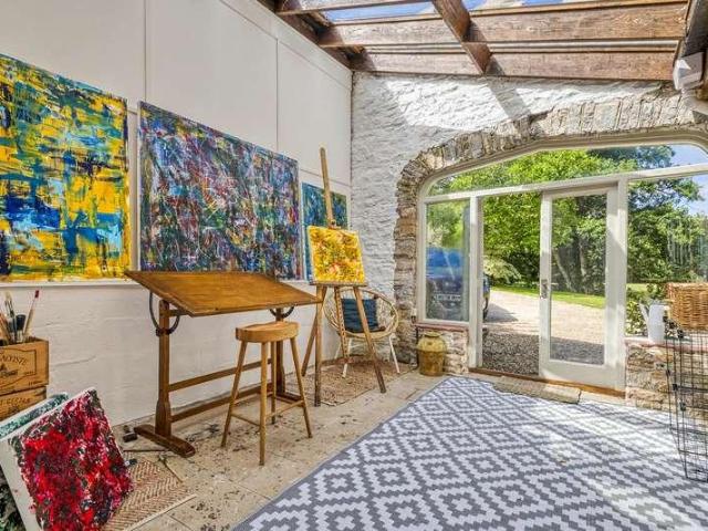 6 bed house for sale