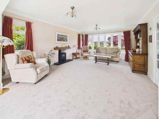 6 bed house for sale