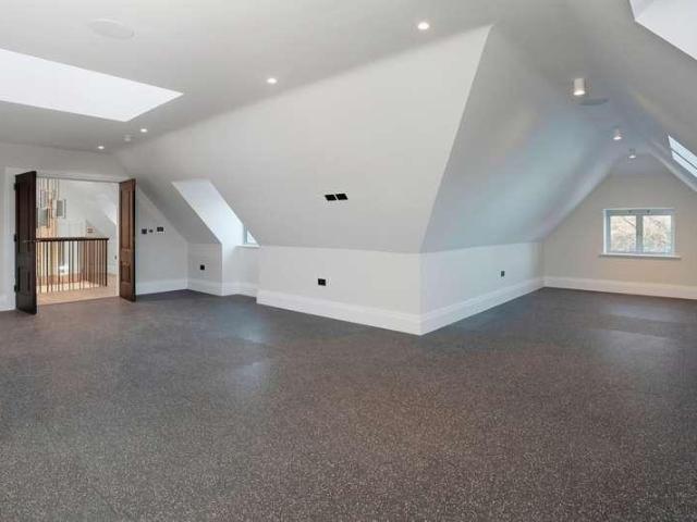 6 bed house for sale