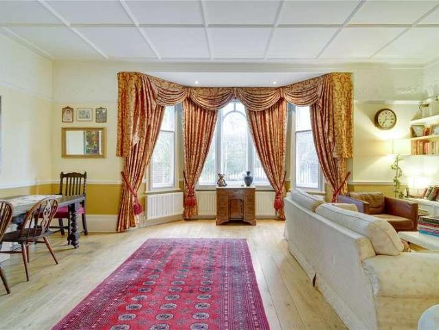 6 bed house for sale