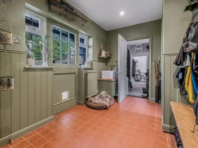 6 bed house for sale