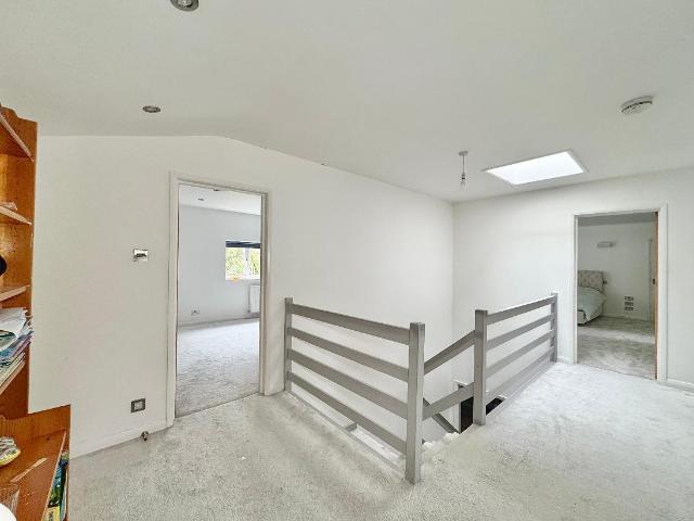 6 bed house for sale
