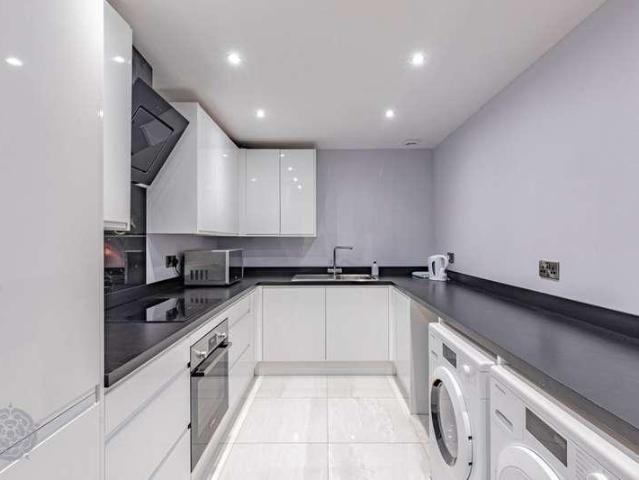 6 bed house for sale