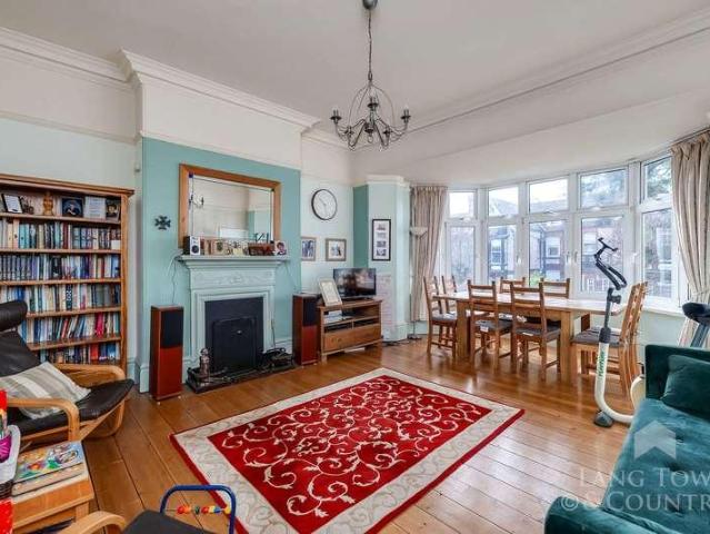 6 bed house for sale