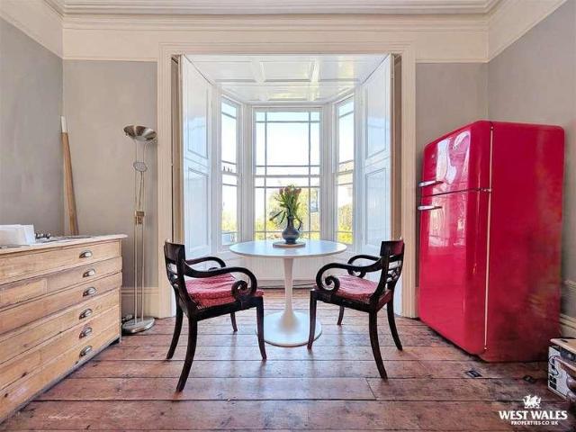 6 bed house for sale