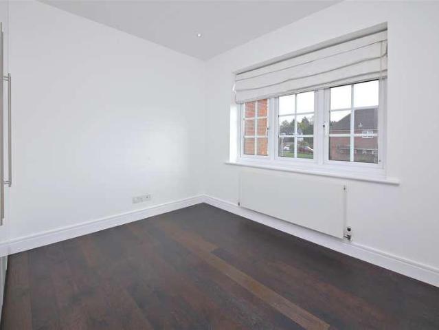 6 bed house for sale