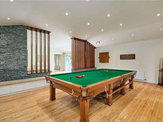 6 bed house for sale