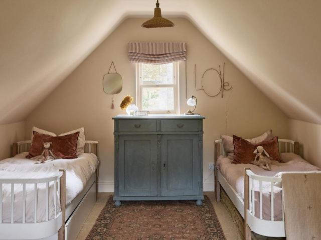 6 bed house for sale