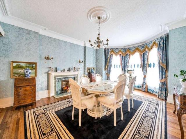 6 bed house for sale