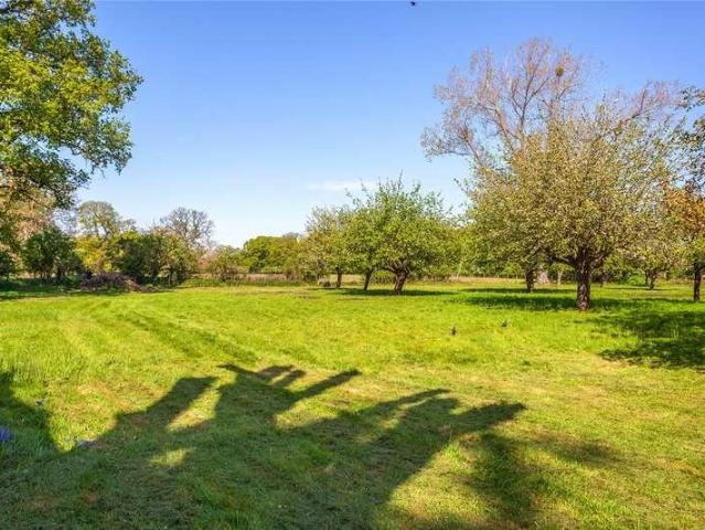 6 bed house for sale