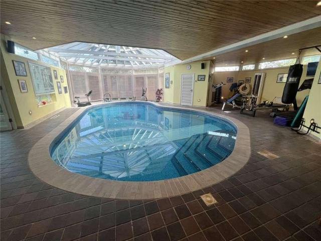 6 bed house for sale
