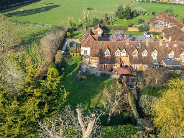 6 bed house for sale