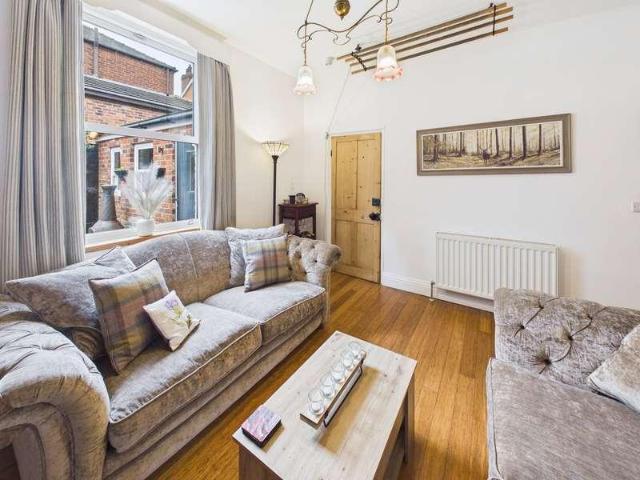 6 bed house for sale