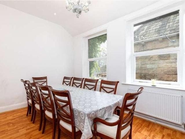 6 bed house for sale