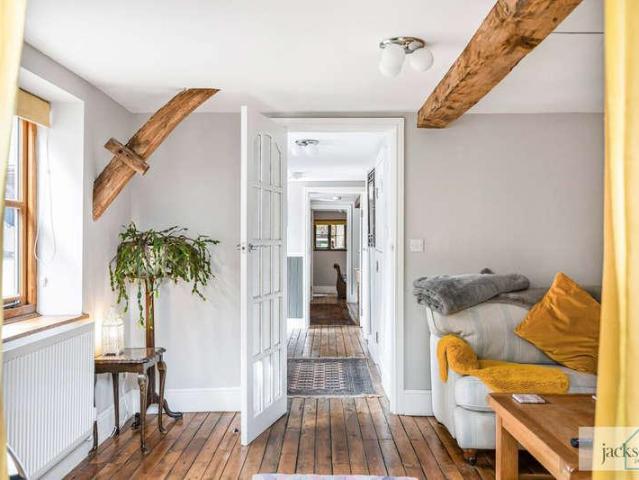 6 bed house for sale