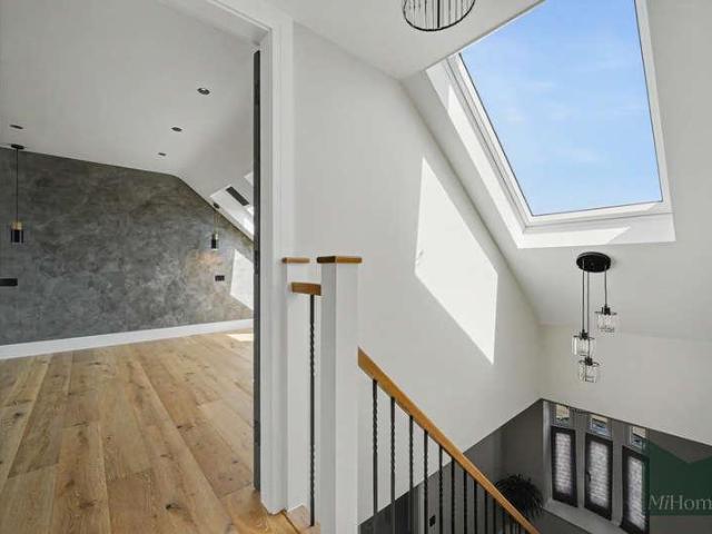 6 bed house for sale