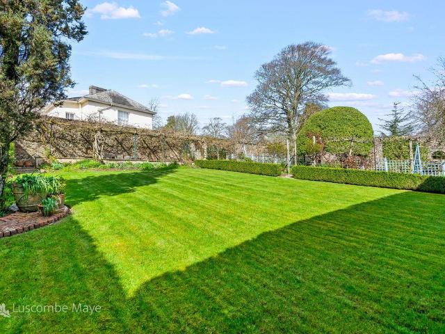 6 bed house for sale