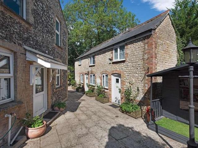 6 bed house for sale