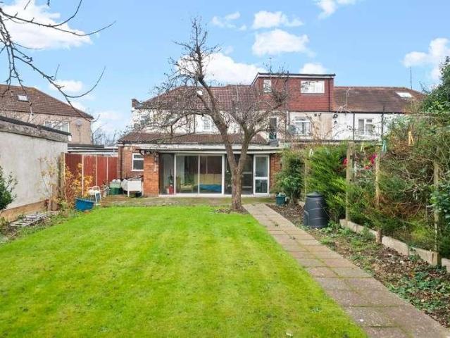 6 bed house for sale
