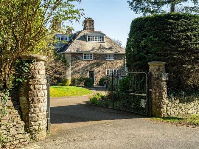 6 bed house for sale