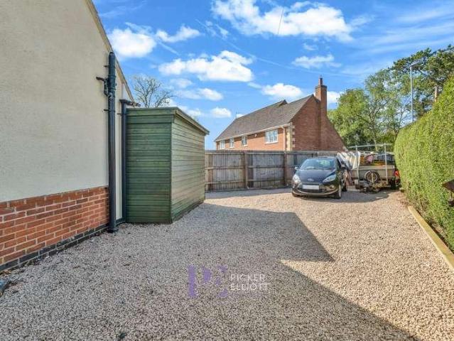 6 bed house for sale